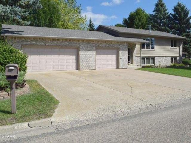 4 bedroom, Devils Lake ND 58301 LS93765952