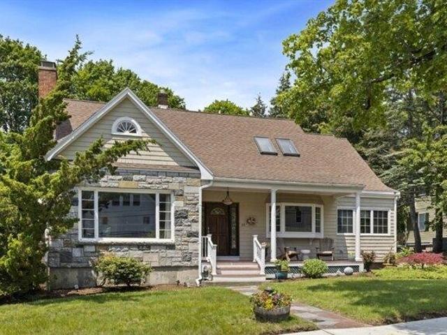 4 bedroom, Dedham MA 02026 LS103127708