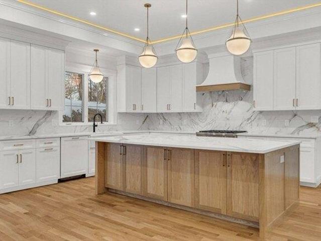 4 bedroom, Dedham MA 02026 102922580