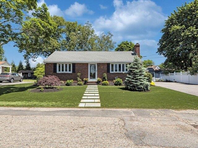 4 bedroom, Dedham MA 02026 104329001