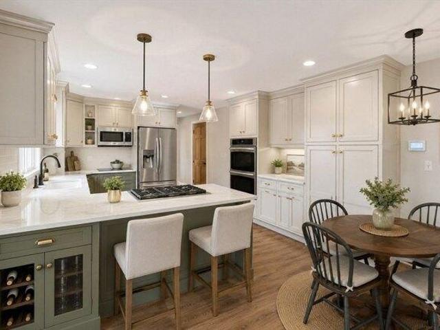 4 bedroom, Dedham MA 02026 104331075