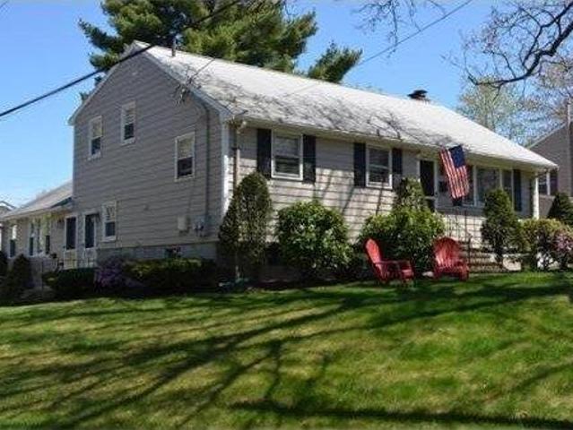 4 bedroom, Dedham MA 02026 104409484