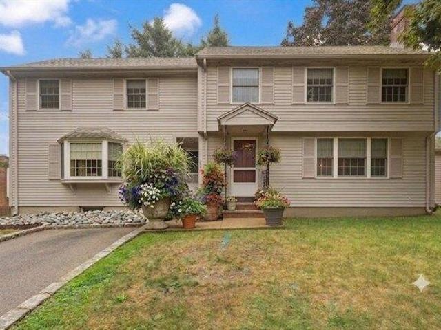 4 bedroom, Dedham MA 02026 105157611