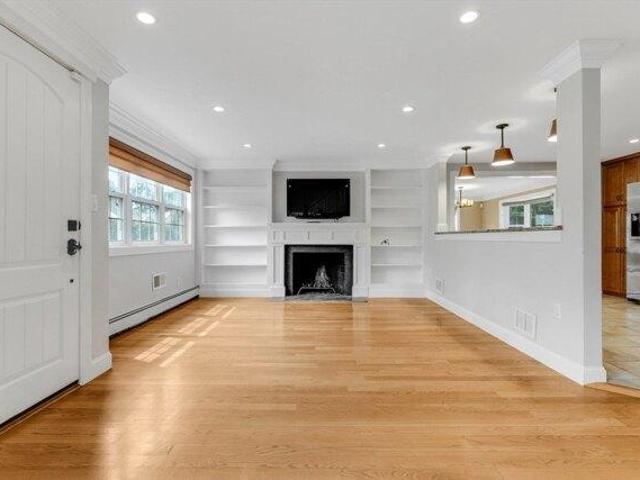 4 bedroom, Dedham MA 02026 105158103
