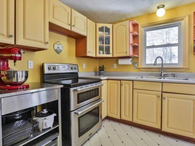 4 bedroom, Derry NH 03038 102478899