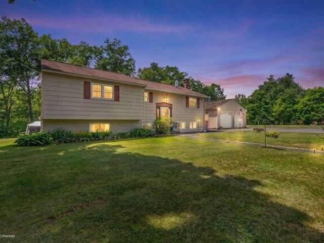 4 bedroom, Dixfield ME 04224 104329863