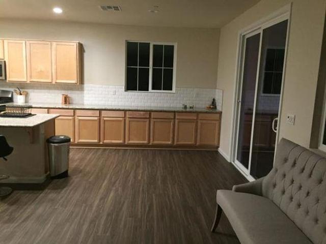 4 bedroom, Dixon CA 97422042