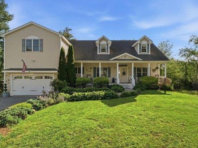 4 bedroom, Dracut MA 01826 105041020