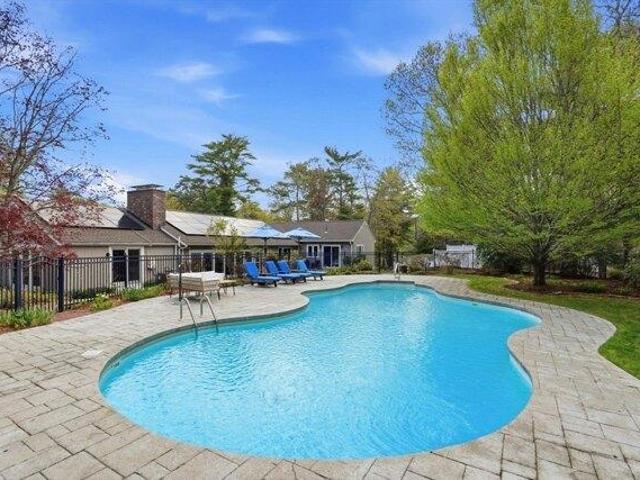 4 bedroom, Duxbury MA 02332 LS102727100