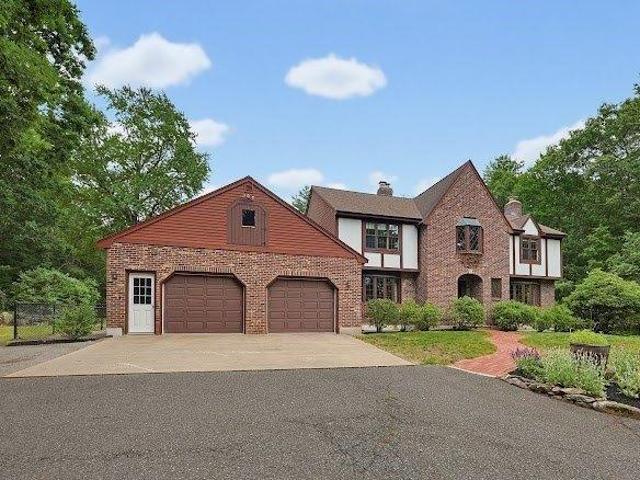 4 bedroom, Dunstable MA 01827 104850024