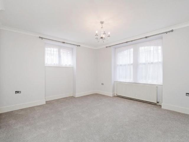 4 bedroom duplex to rent
