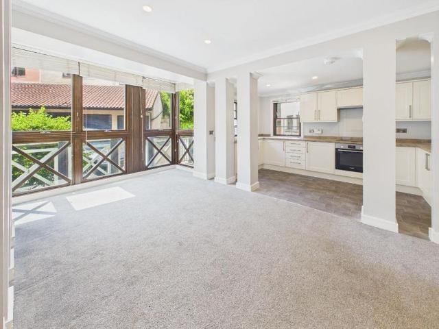 4 bedroom duplex to rent