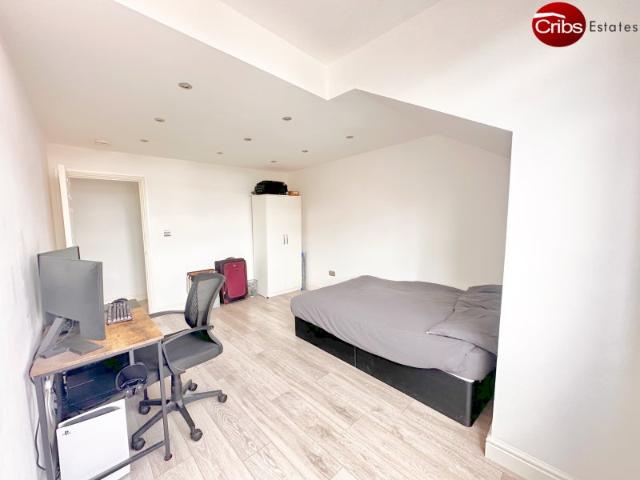 4 Bedroom Duplex to Rent in Richmond SW14