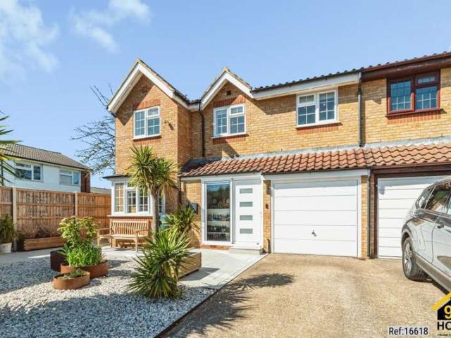 4 Bedroom End Of Terrace House