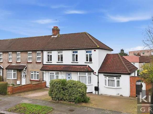 4 Bedroom End Of Terrace House