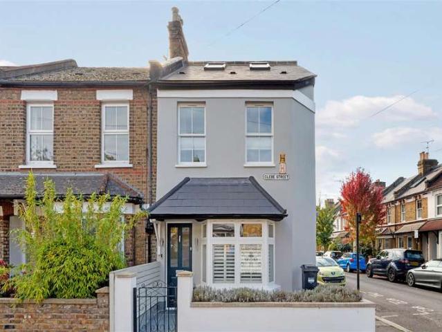 4 Bedroom End Of Terrace House