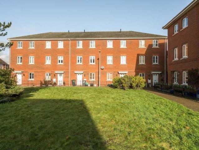 4 Bedroom End Of Terrace House