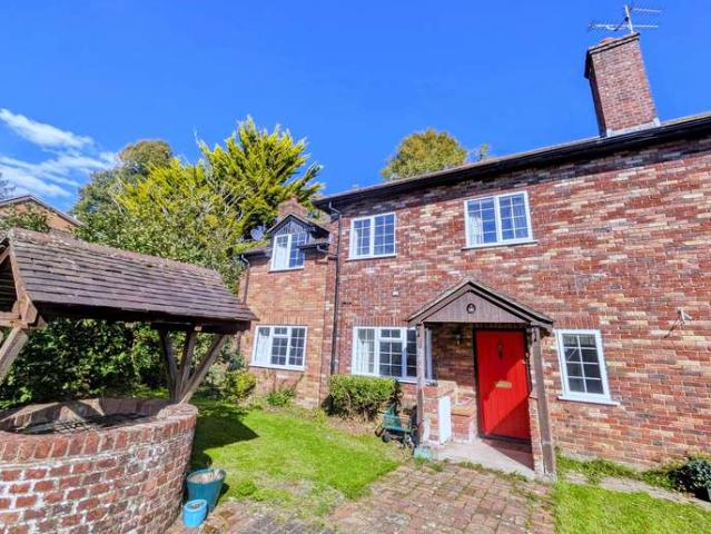 4 Bedroom End Of Terrace House
