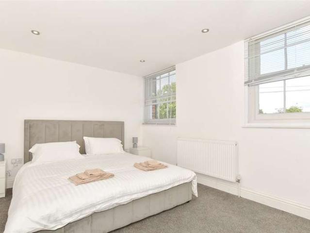 4 Bedroom End Of Terrace House