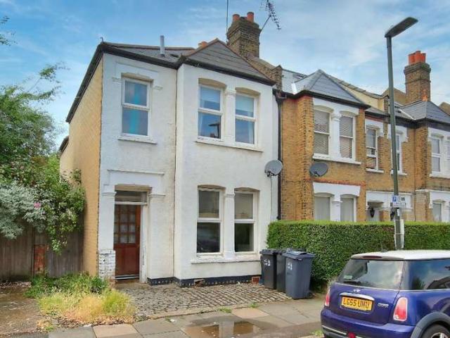 4 Bedroom End Of Terrace House