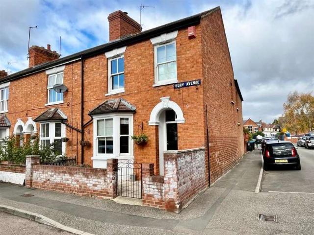 4 Bedroom End Of Terrace House