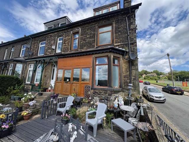 4 Bedroom End Of Terrace House