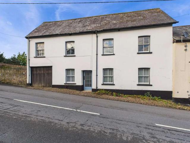 4 Bedroom End Of Terrace House