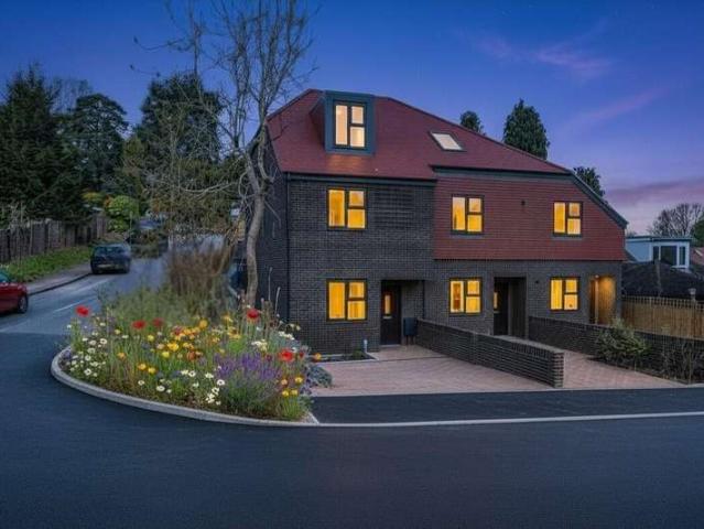 4 Bedroom End Of Terrace House