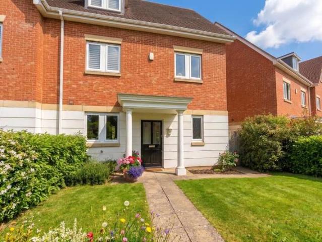 4 Bedroom End Of Terrace House