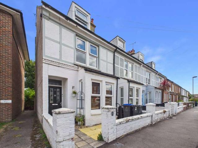 4 Bedroom End Of Terrace House