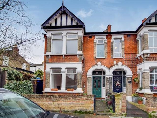 4 Bedroom End Of Terrace House