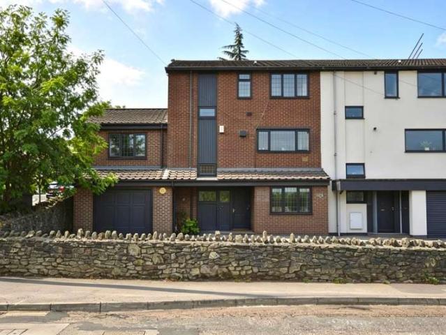 4 Bedroom End Of Terrace House