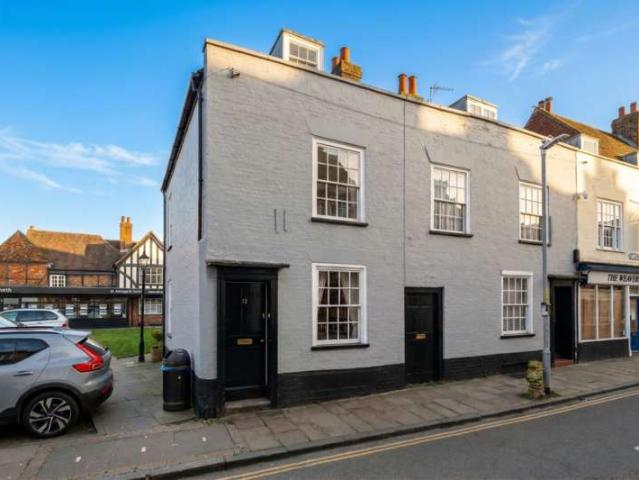 4 Bedroom End Of Terrace House