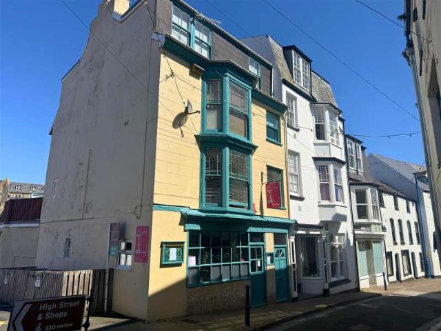 4 Bedroom End Of Terrace House