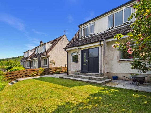 4 Bedroom End Of Terrace House