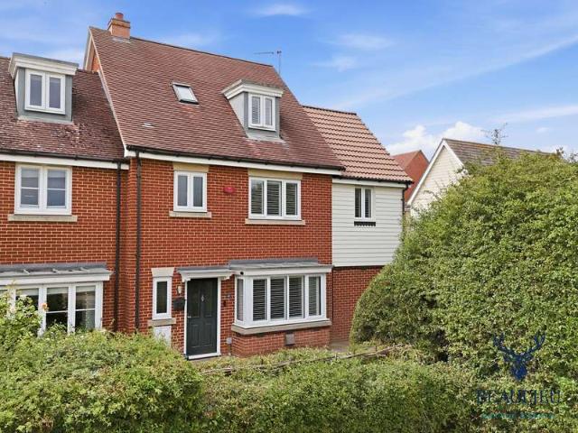 4 Bedroom End Of Terrace House
