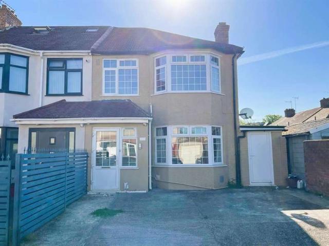 4 Bedroom End Of Terrace House