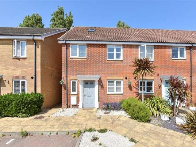 4 Bedroom End Of Terrace House