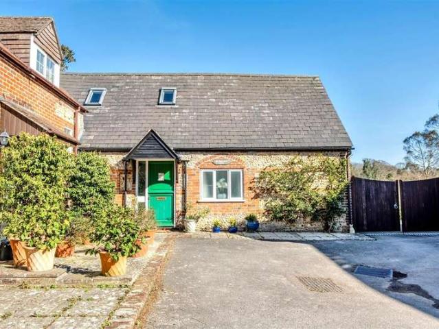 4 Bedroom End Of Terrace House