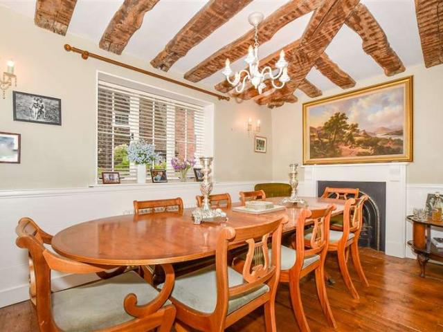 4 Bedroom End Of Terrace House