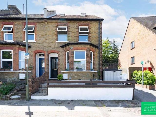 4 Bedroom End Of Terrace House