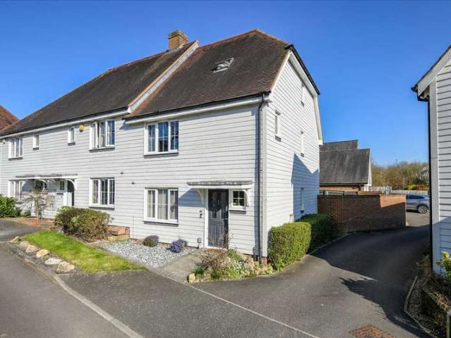 4 Bedroom End Of Terrace House