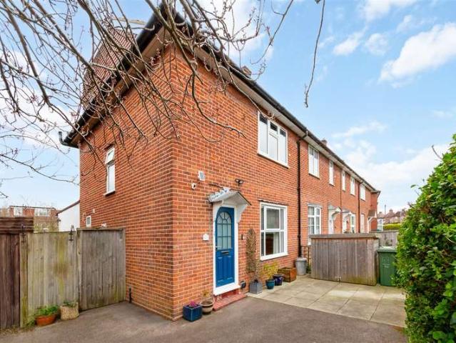 4 Bedroom End Of Terrace House