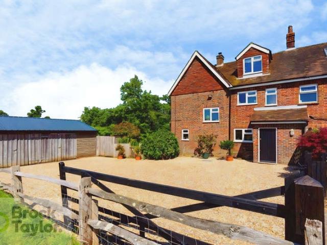 4 Bedroom End Of Terrace House