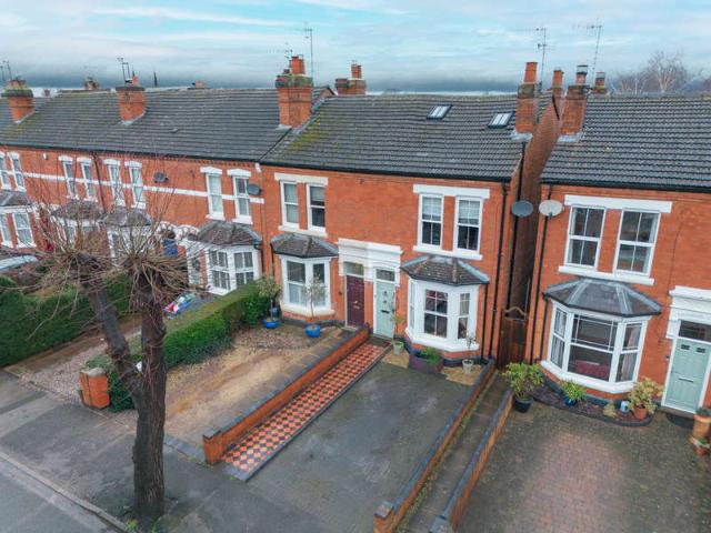 4 Bedroom End Of Terrace House