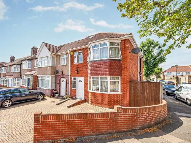 4 Bedroom End Of Terrace House