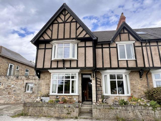 4 Bedroom End Of Terrace House