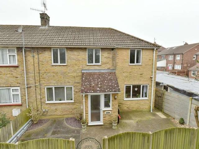 4 Bedroom End Of Terrace House