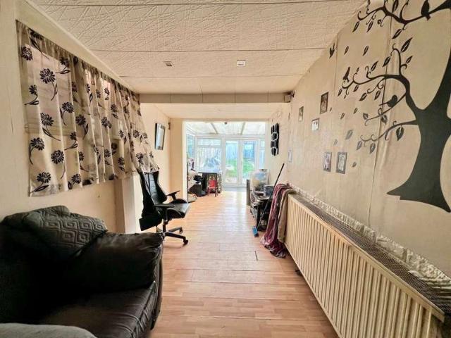 4 Bedroom End Of Terrace House