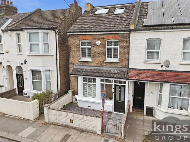 4 Bedroom End Of Terrace House